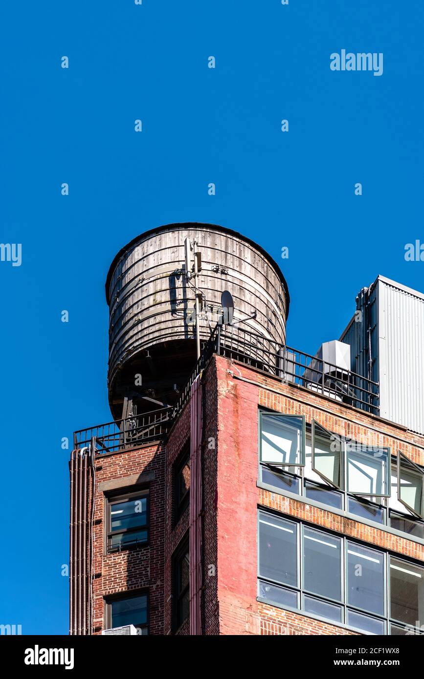 Traditional water tanks hi-res stock photography and images - Alamy