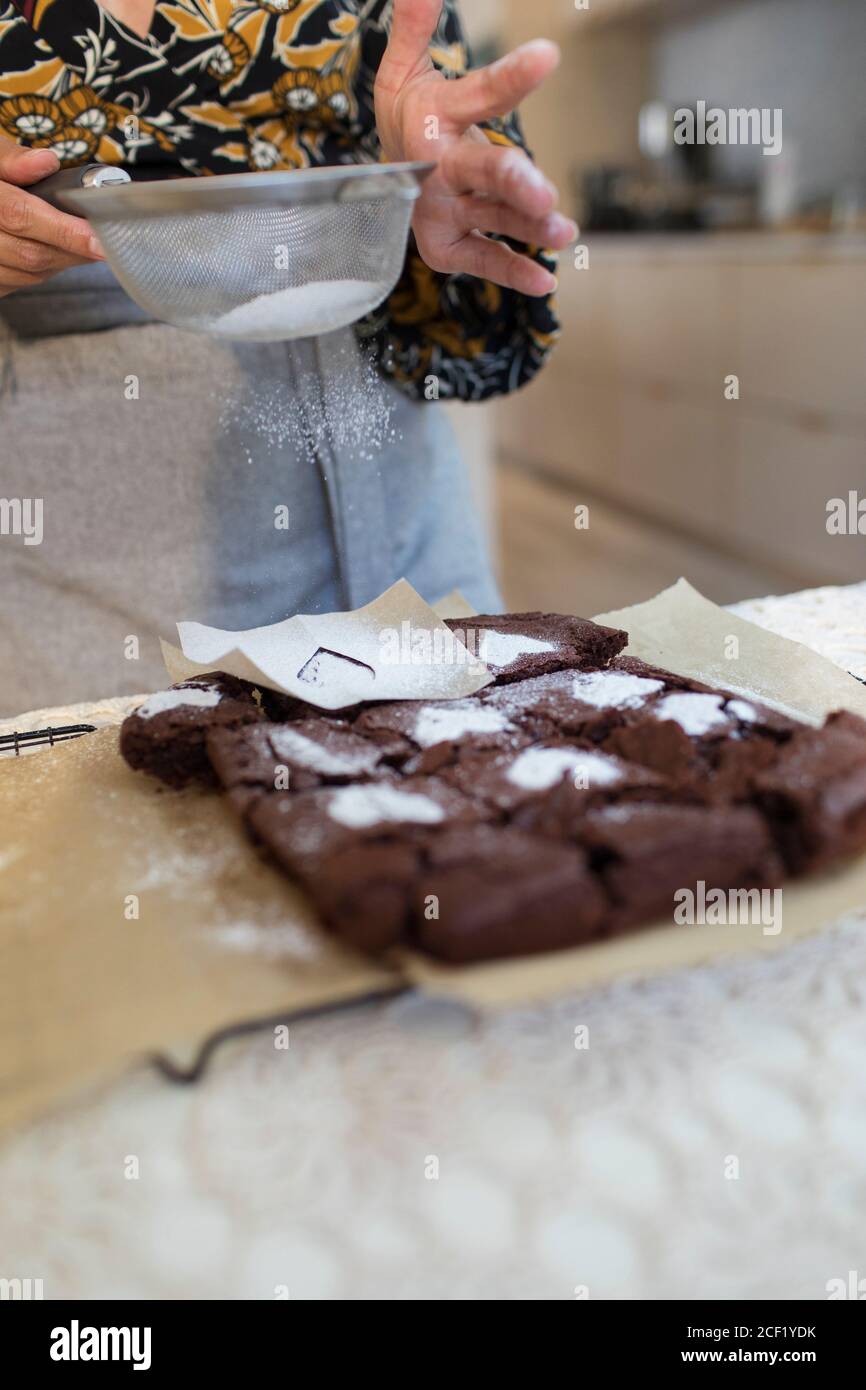 Sprinkling sugar hi-res stock photography and images - Alamy