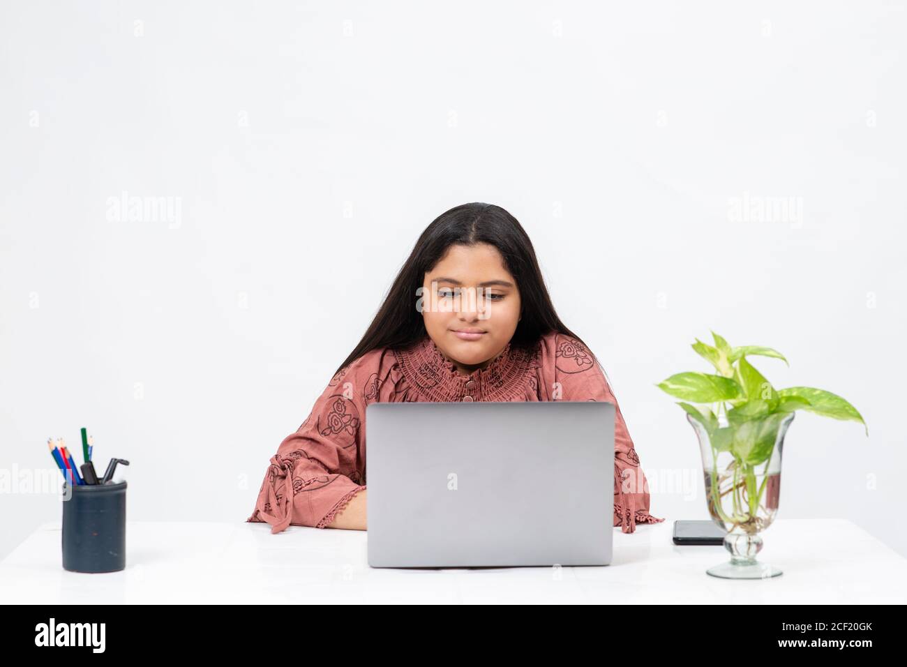 Indian girl writing hi-res stock photography and images - Alamy