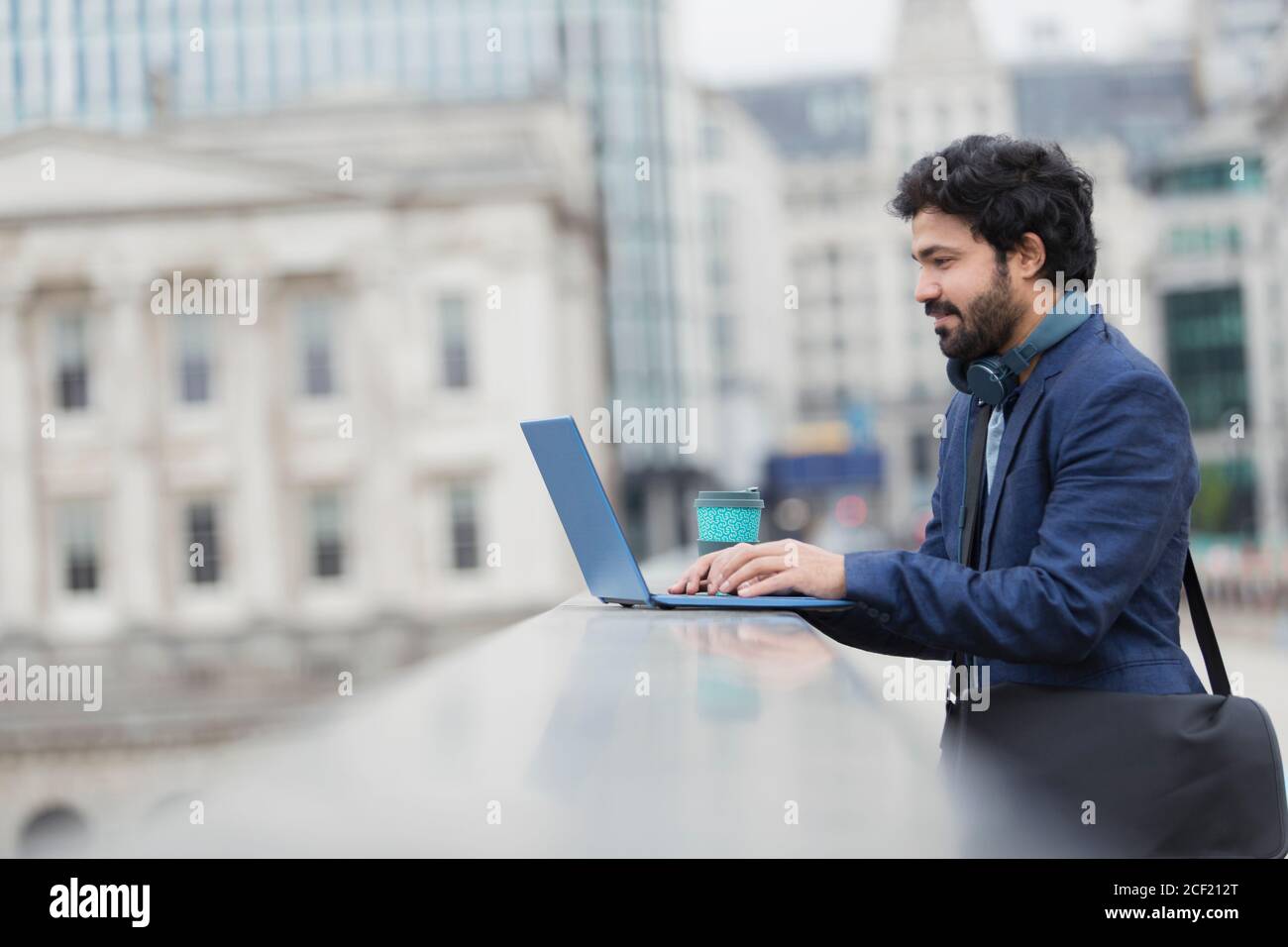 Selective focus bridge city hi-res stock photography and images - Alamy