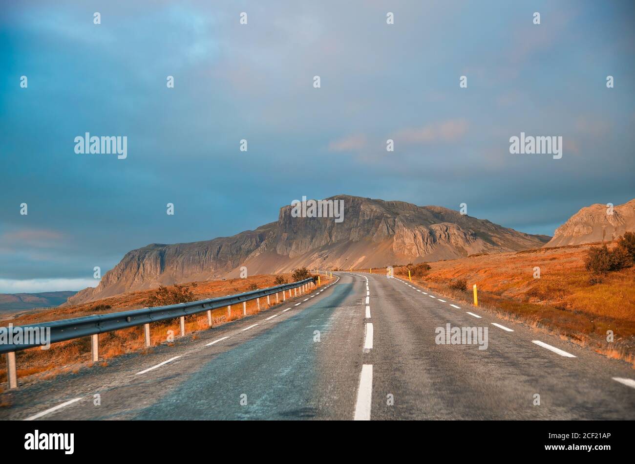 Iceland scenario hi-res stock photography and images - Alamy