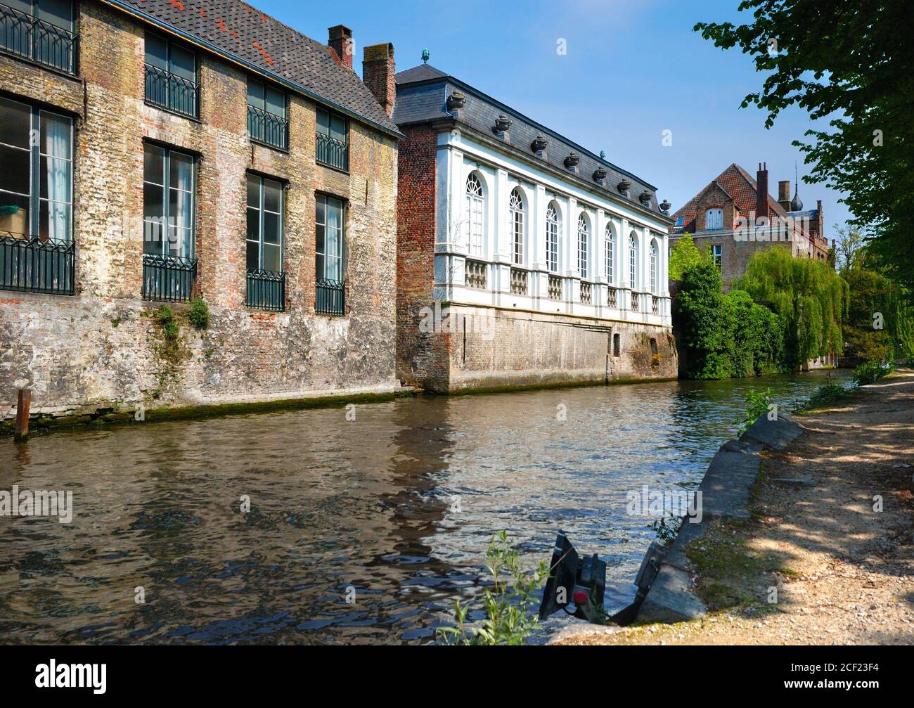 Old canal building hi-res stock photography and images - Alamy