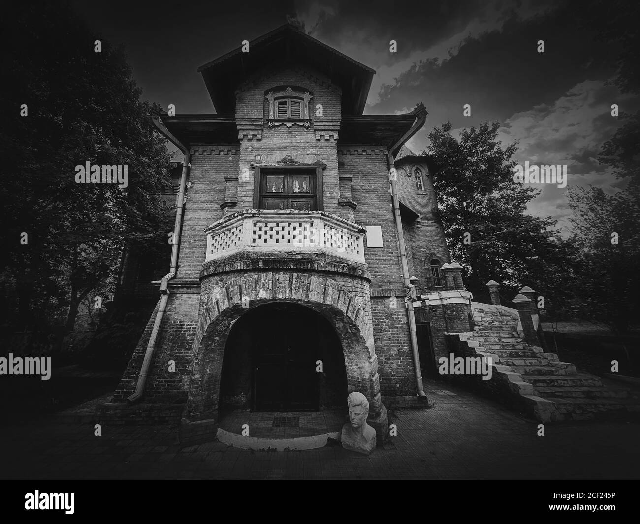 The Hunting Castle at Manuc Bei mansion, an architectural, culture and ...