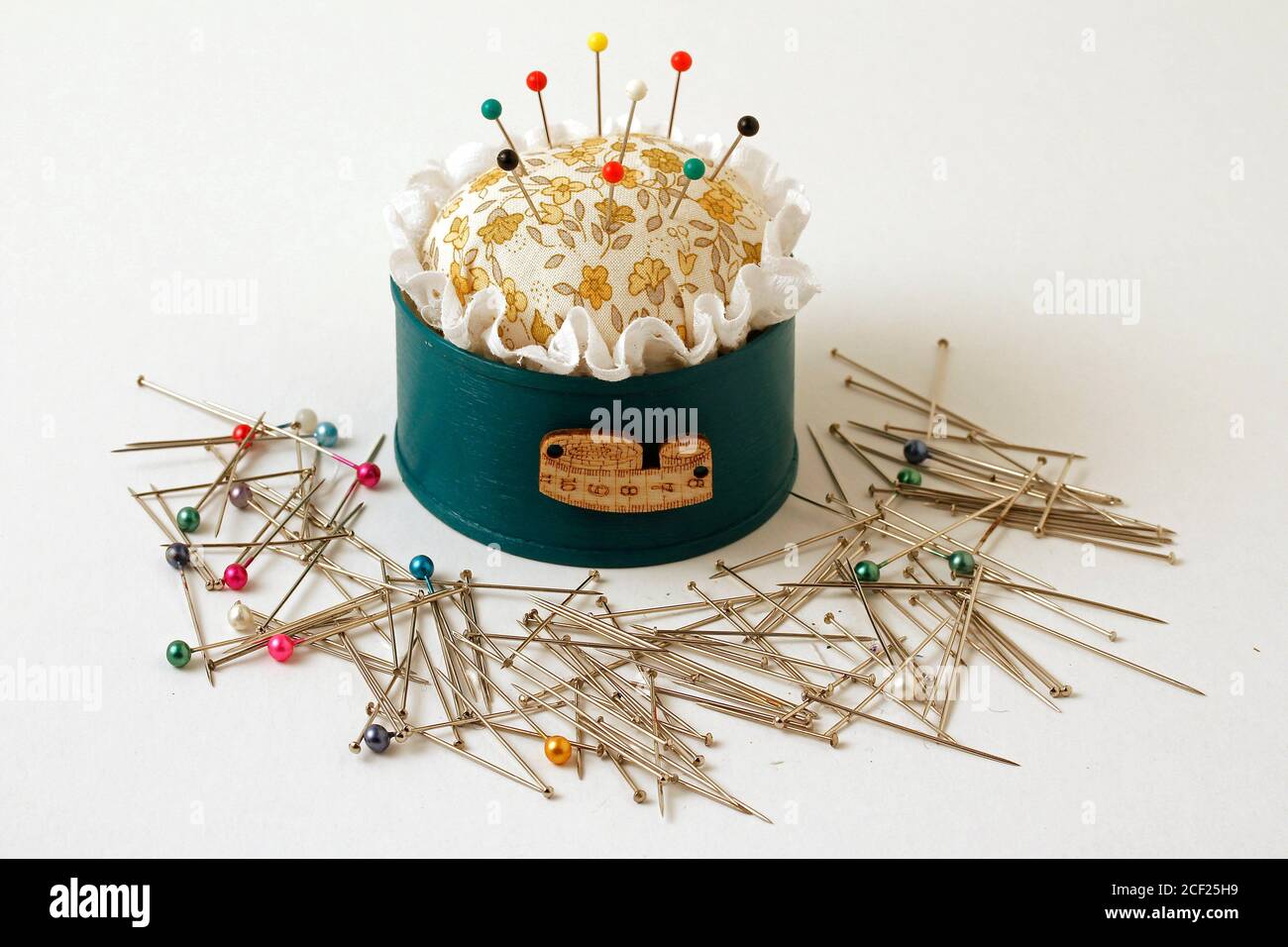 Cloth pincushion hi-res stock photography and images - Alamy