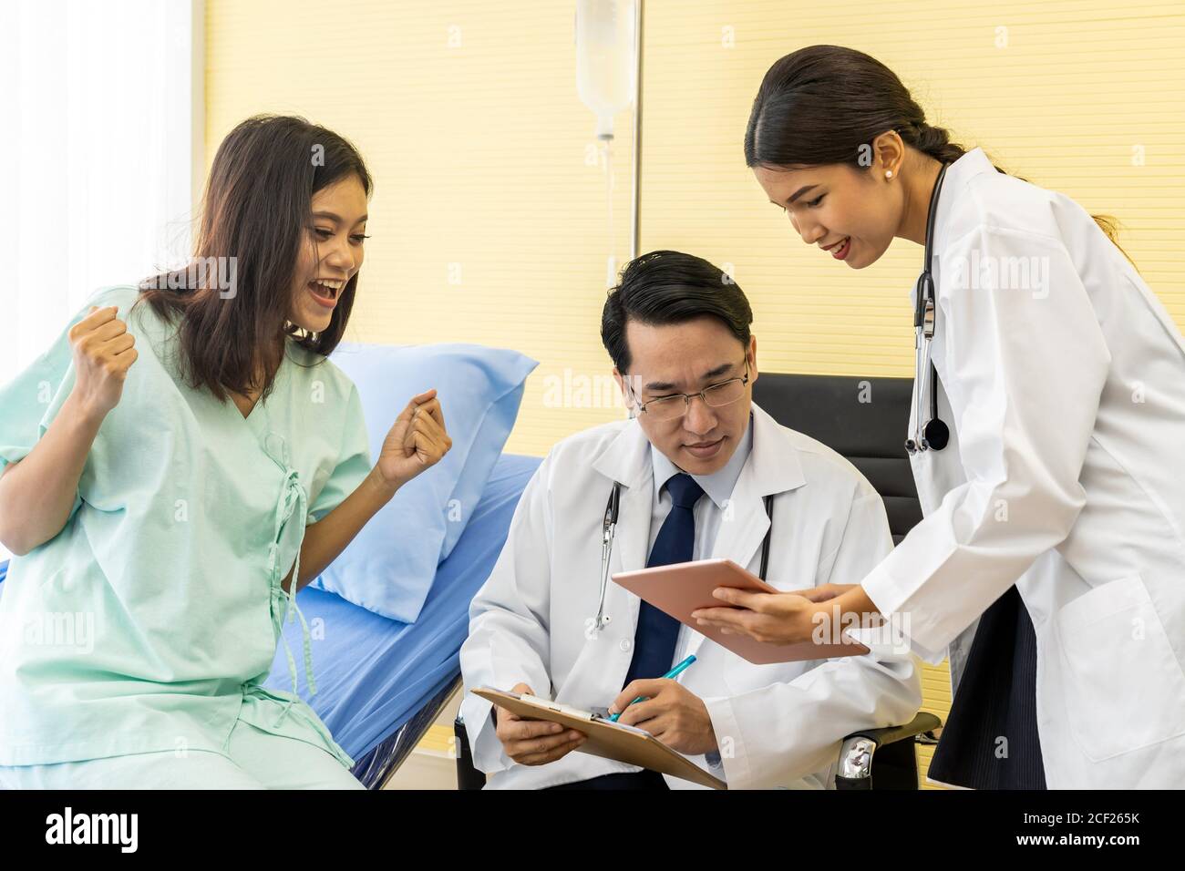 Doctor patient situation hi-res stock photography and images - Alamy