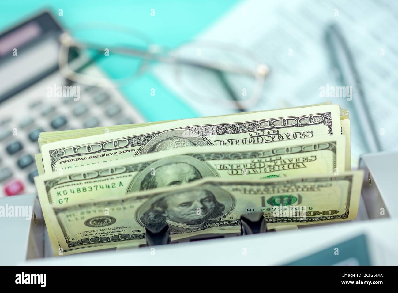 100 usd hi-res stock photography and images - Alamy