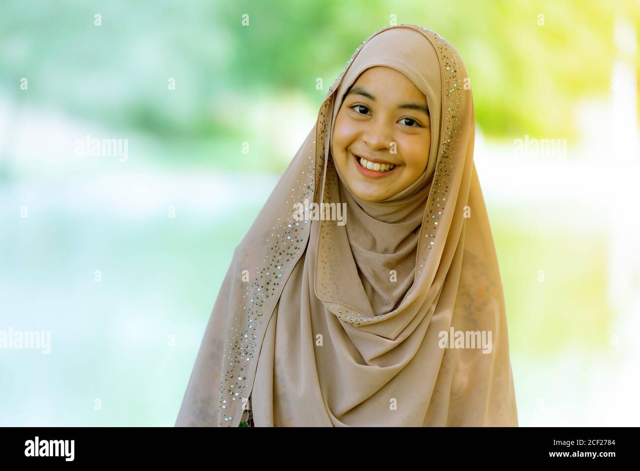 Asian muslim teenager girl hi-res stock photography and images - Alamy