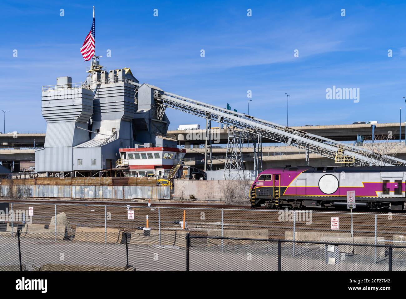 Freight train cement plant usa hi-res stock photography and images - Alamy