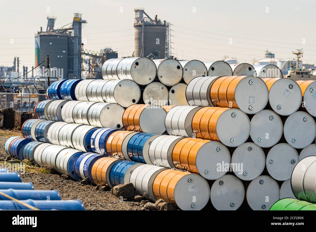 Oil barrels stacked hi-res stock photography and images - Alamy