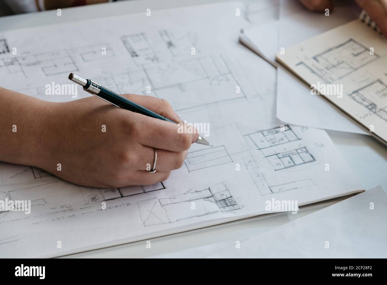 Female architect drawing hi-res stock photography and images - Alamy