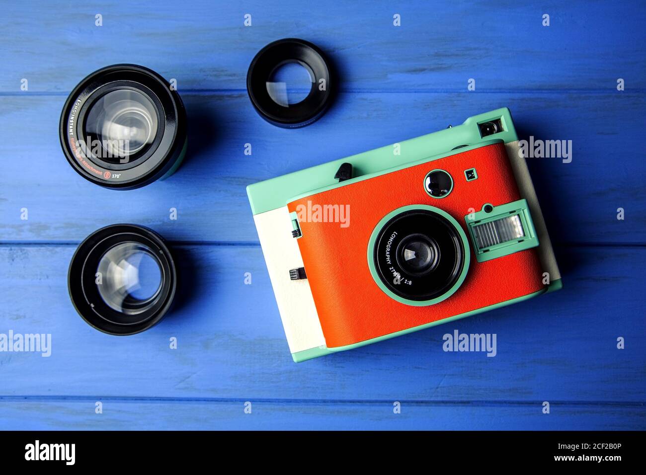 Old cameraman hi-res stock photography and images - Alamy