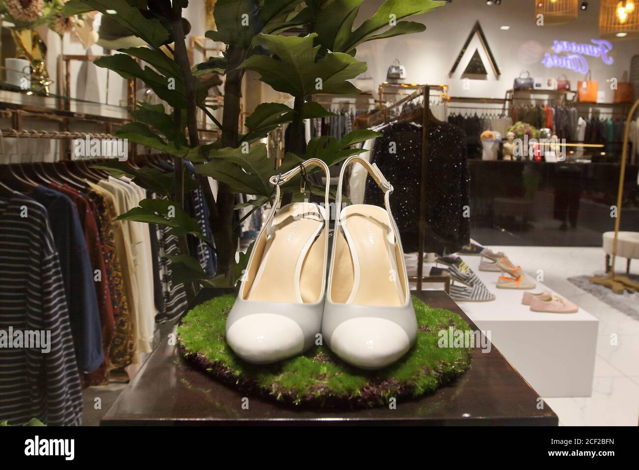 Messy shop display hi-res stock photography and images - Alamy