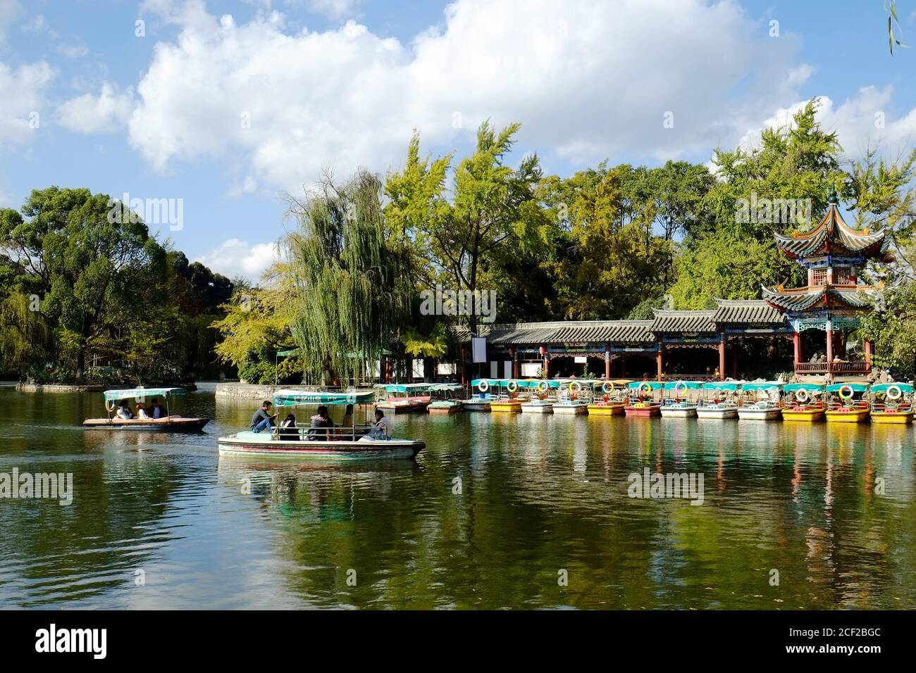 Kunming china green lake park hi-res stock photography and images - Alamy