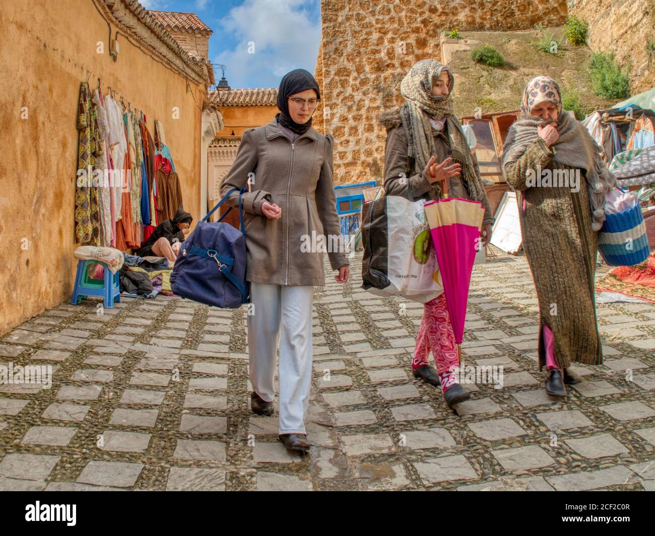 Woman in traditional clothing chefchaouen hi-res stock photography and ...
