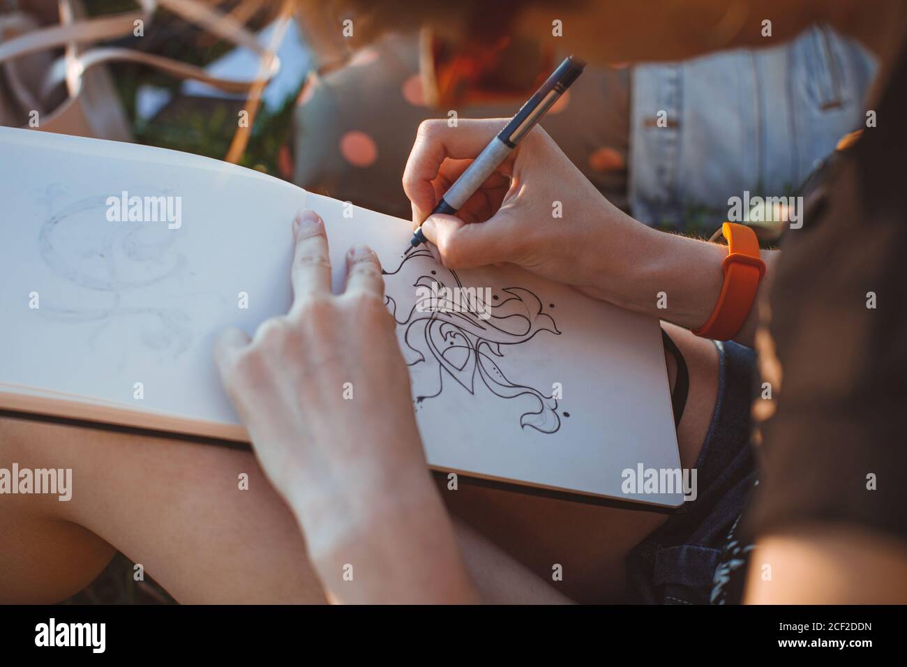 Letter of outline hi-res stock photography and images - Alamy