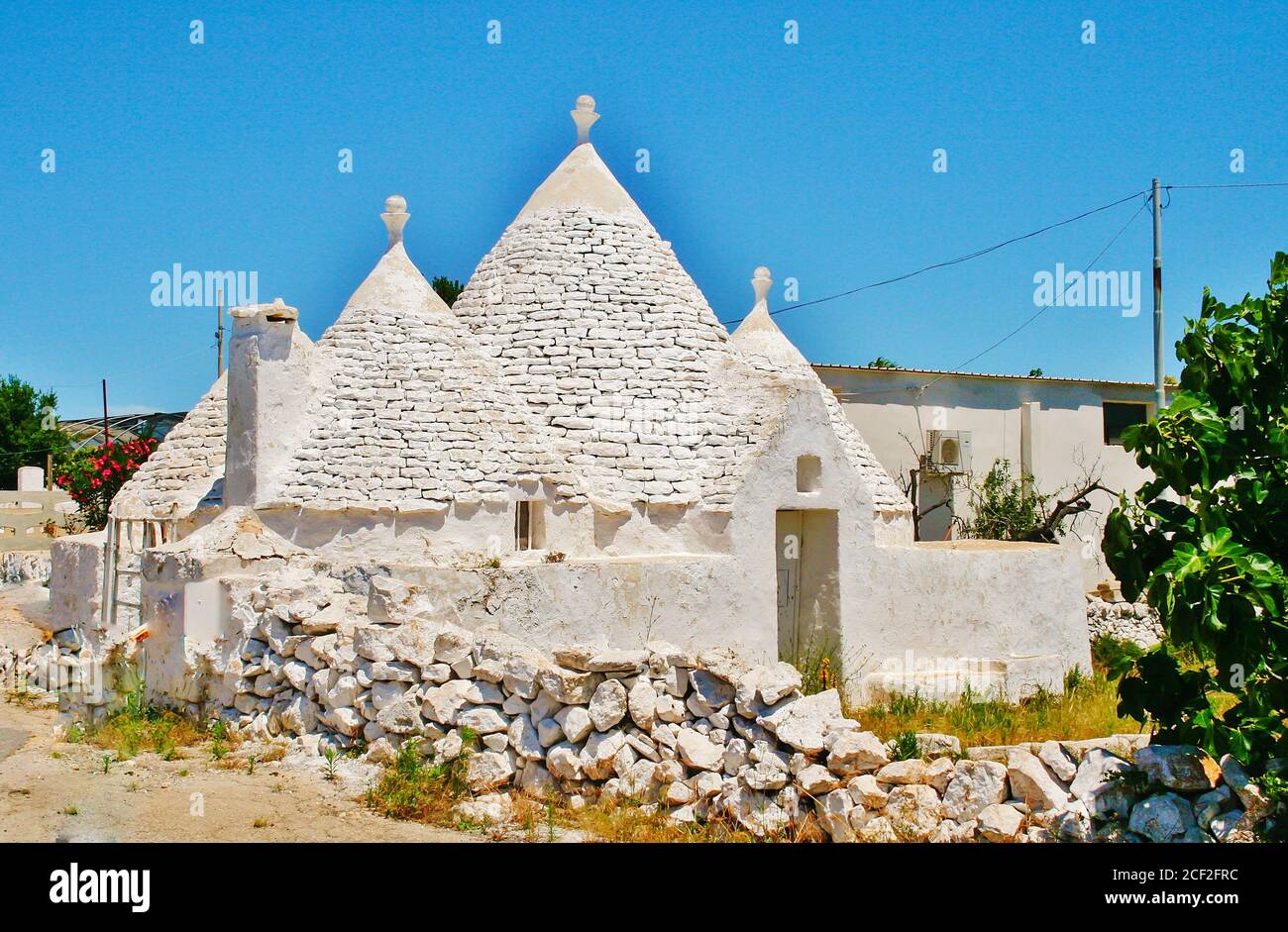 Italian shelters hi-res stock photography and images - Alamy
