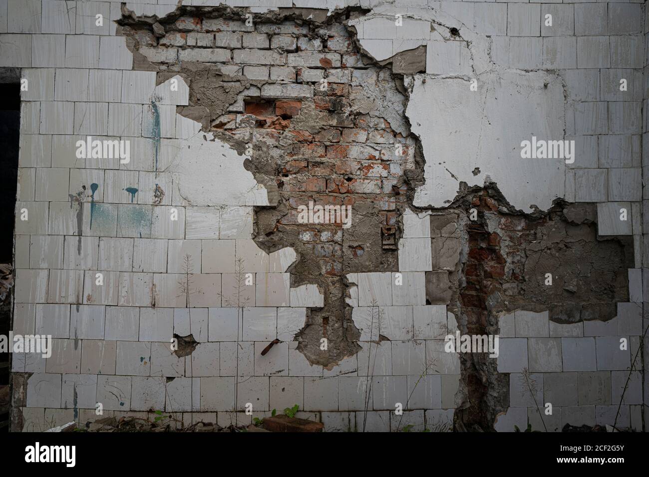 Wall old interior hi-res stock photography and images - Alamy