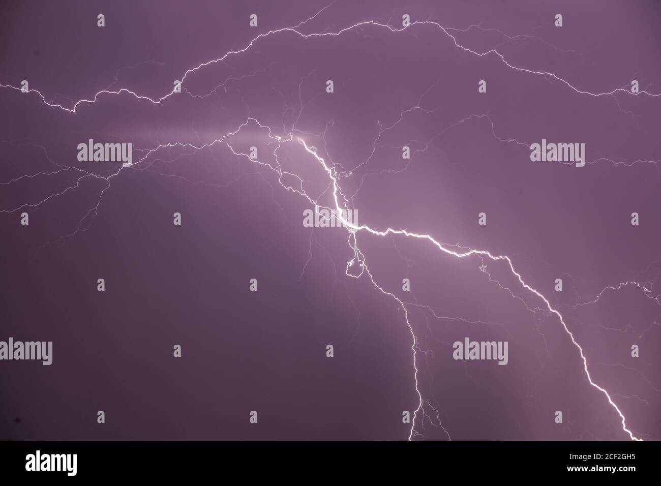 Linear shape hi-res stock photography and images - Alamy
