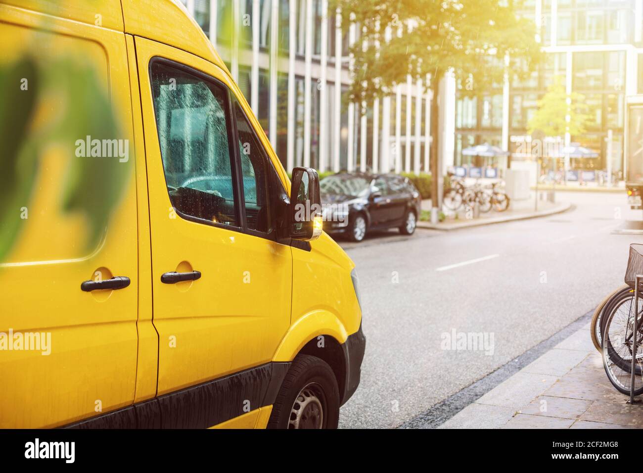 Delivery logistics hi-res stock photography and images - Alamy