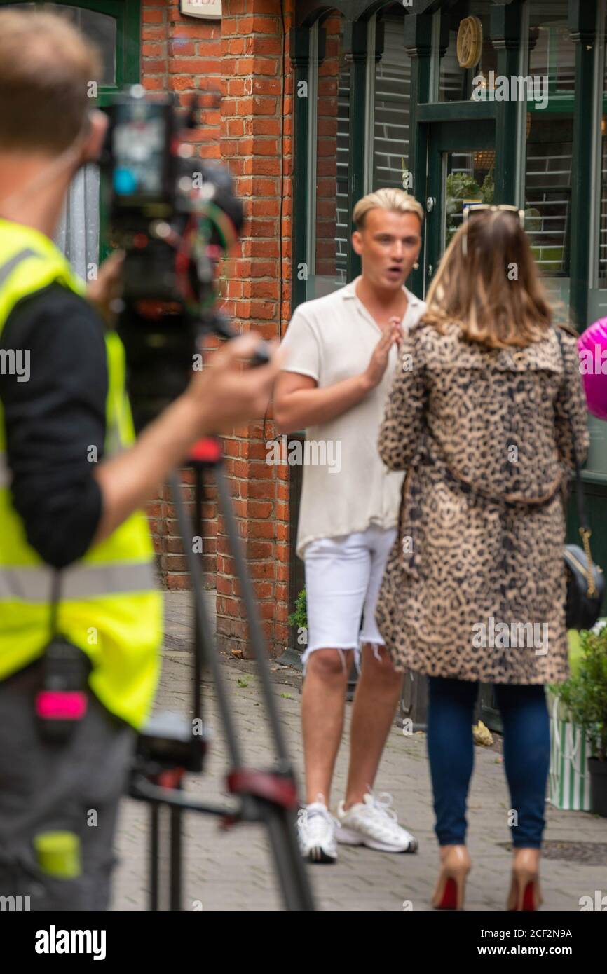 Scripted reality show hi-res stock photography and images - Alamy