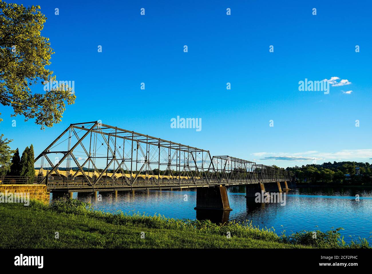 Walnut Street Bridge, Harrisburg, Pennsylvania Stock Photo - Alamy