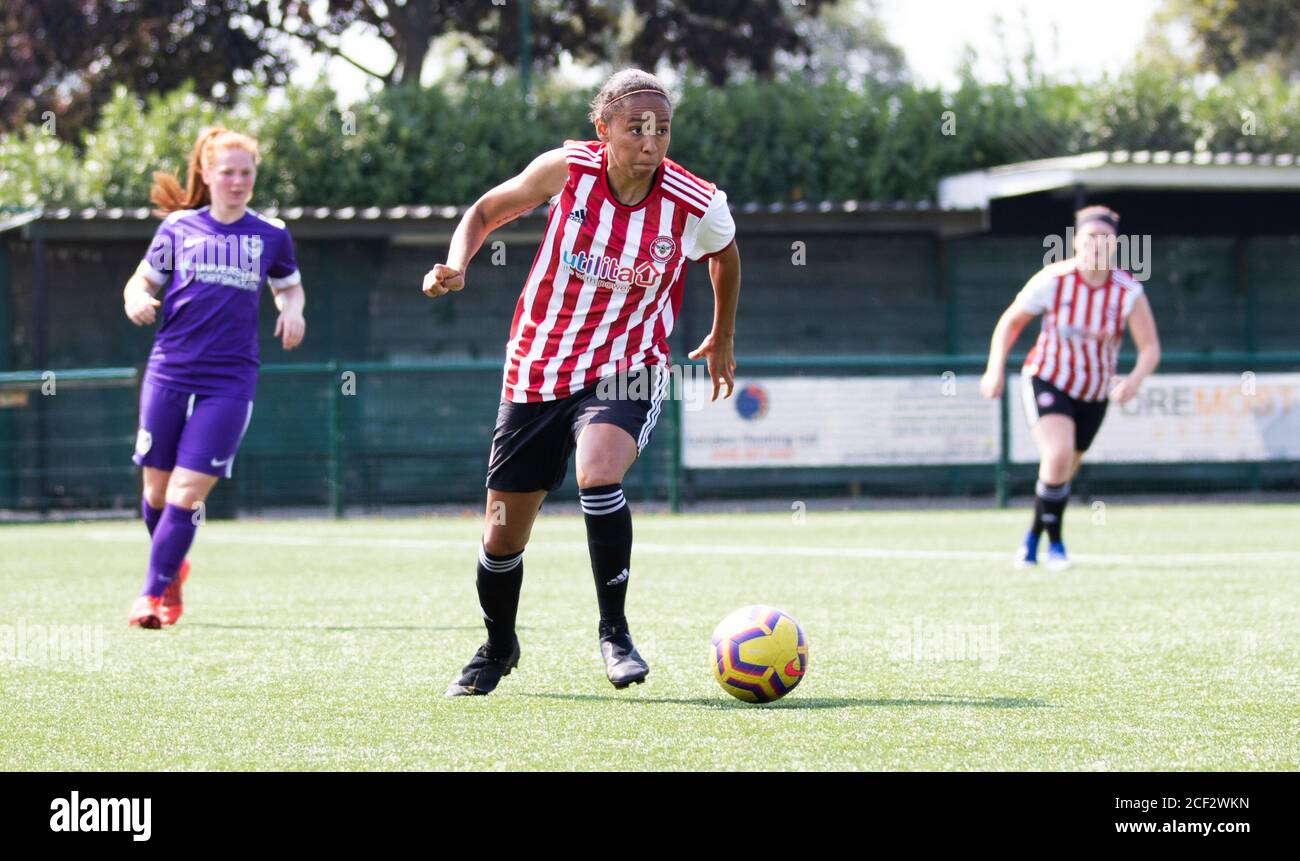 London, UK. 9th August, 2020. Rebekah Wiltshire runs the ball downfield ...
