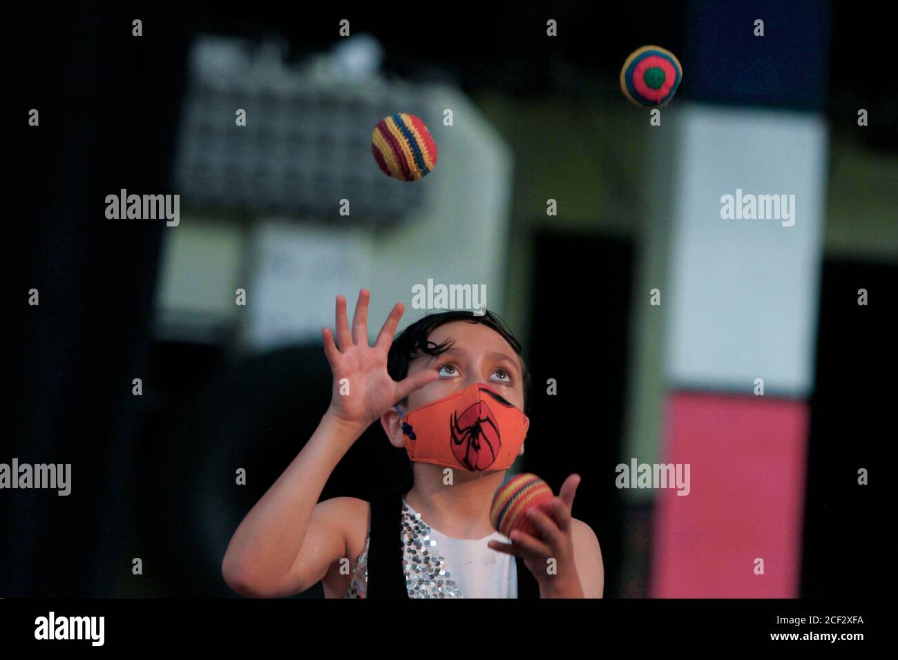 Live streaming child hi-res stock photography and images - Alamy