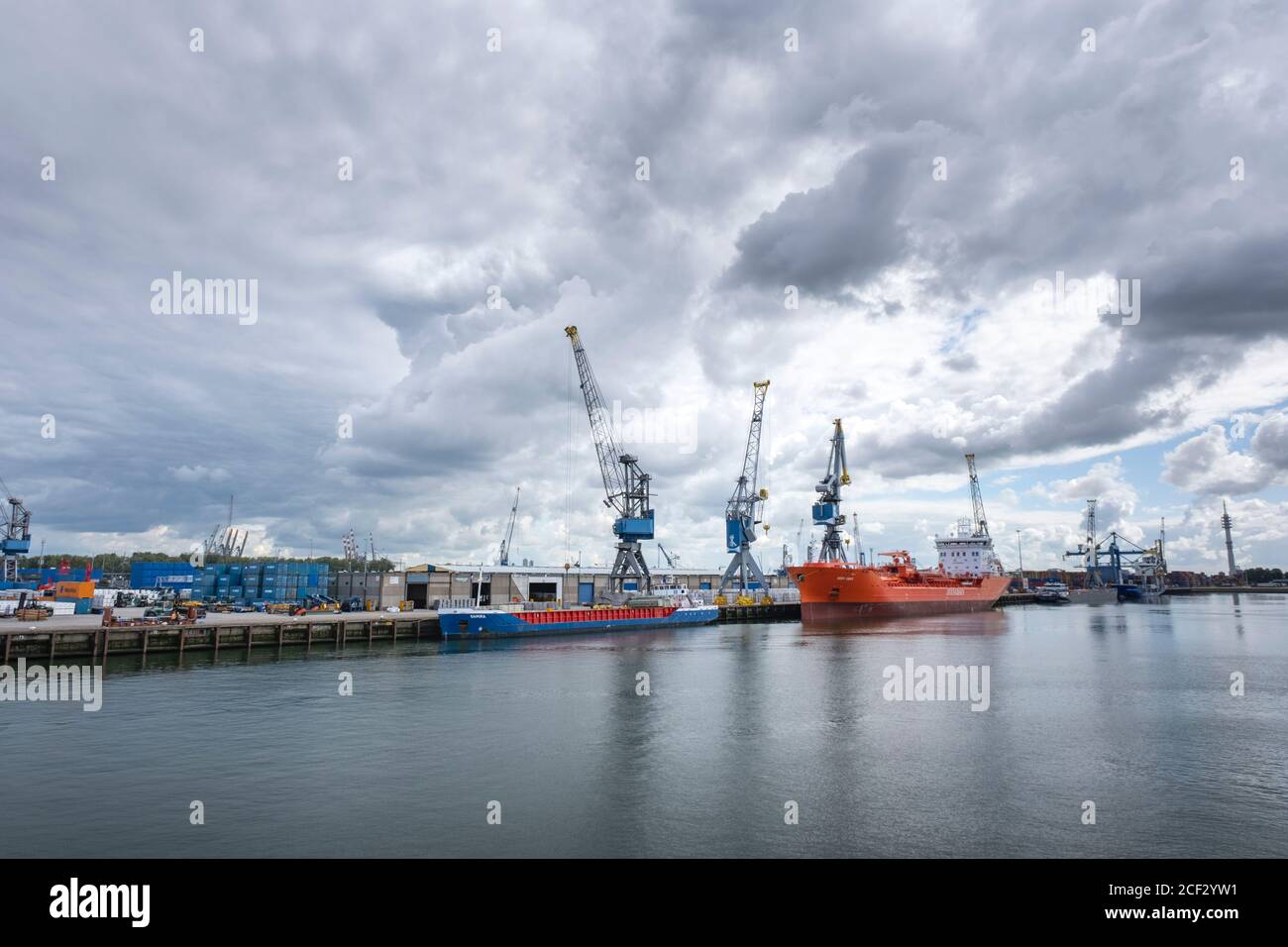 Dry dock shipyard port of rotterdam hi-res stock photography and images ...