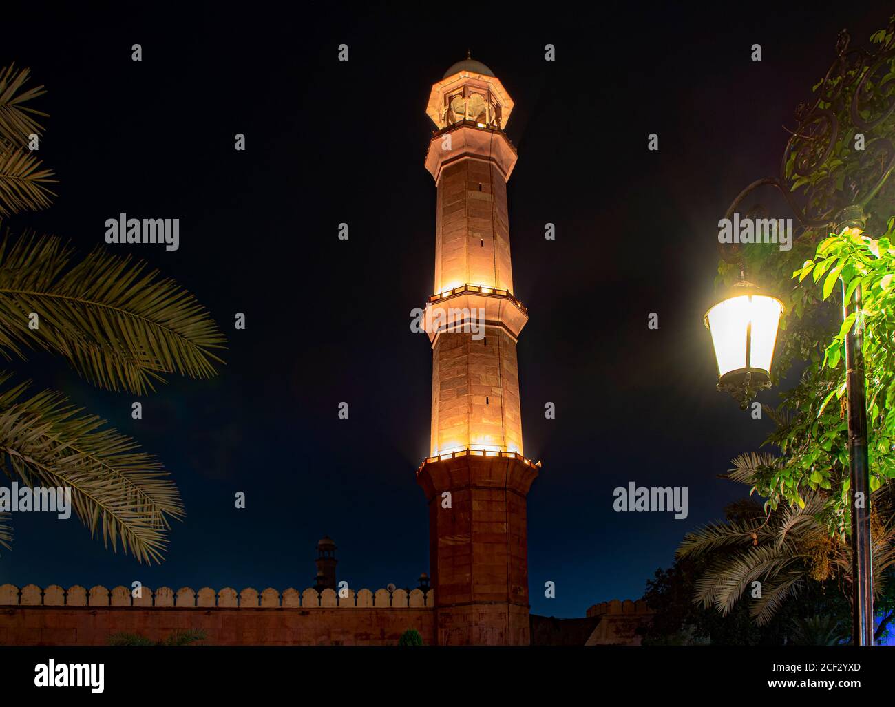 Badshahi mosque lahore evening hi-res stock photography and images - Alamy