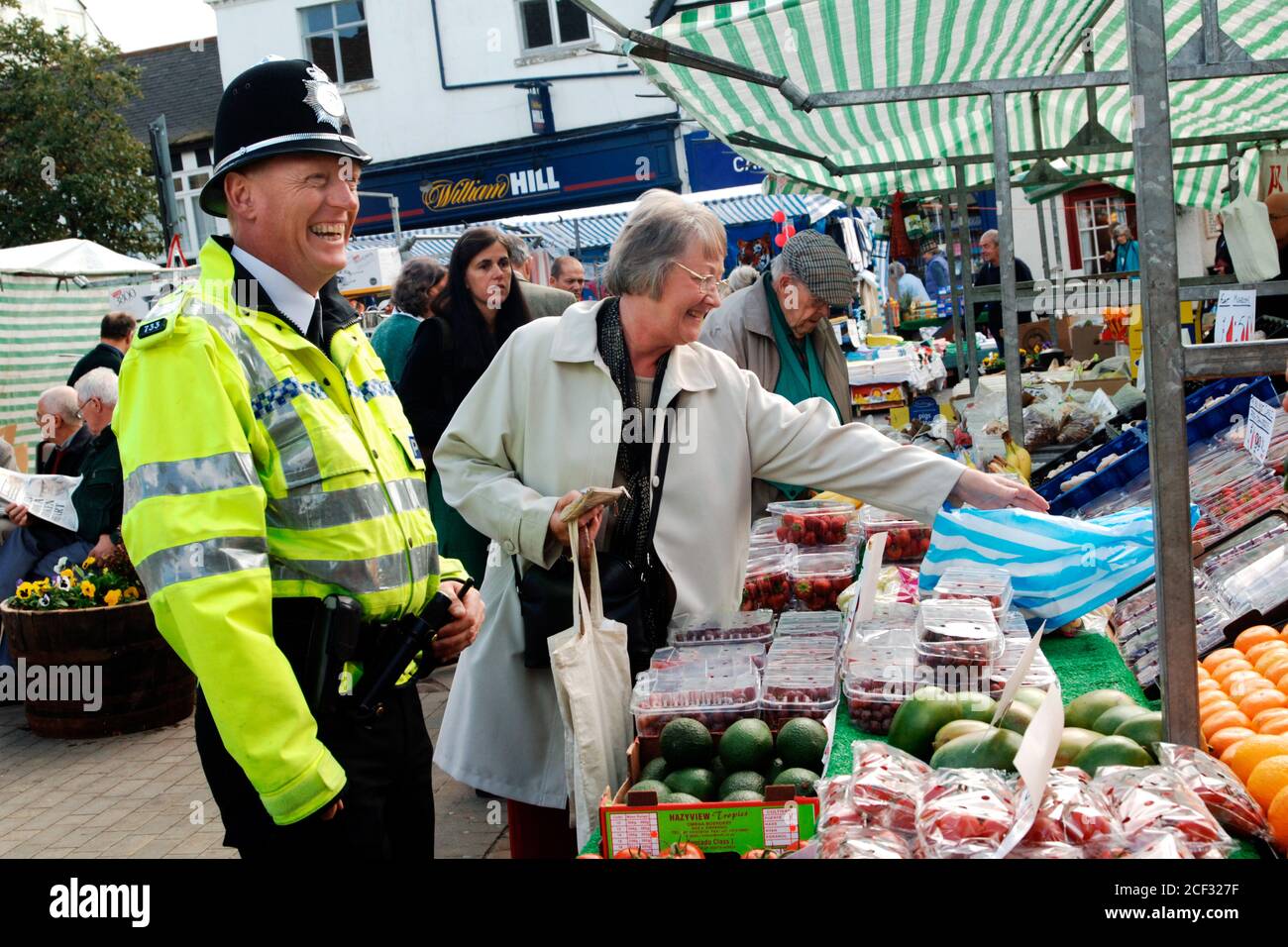 Chatting to members of public hi-res stock photography and images - Alamy