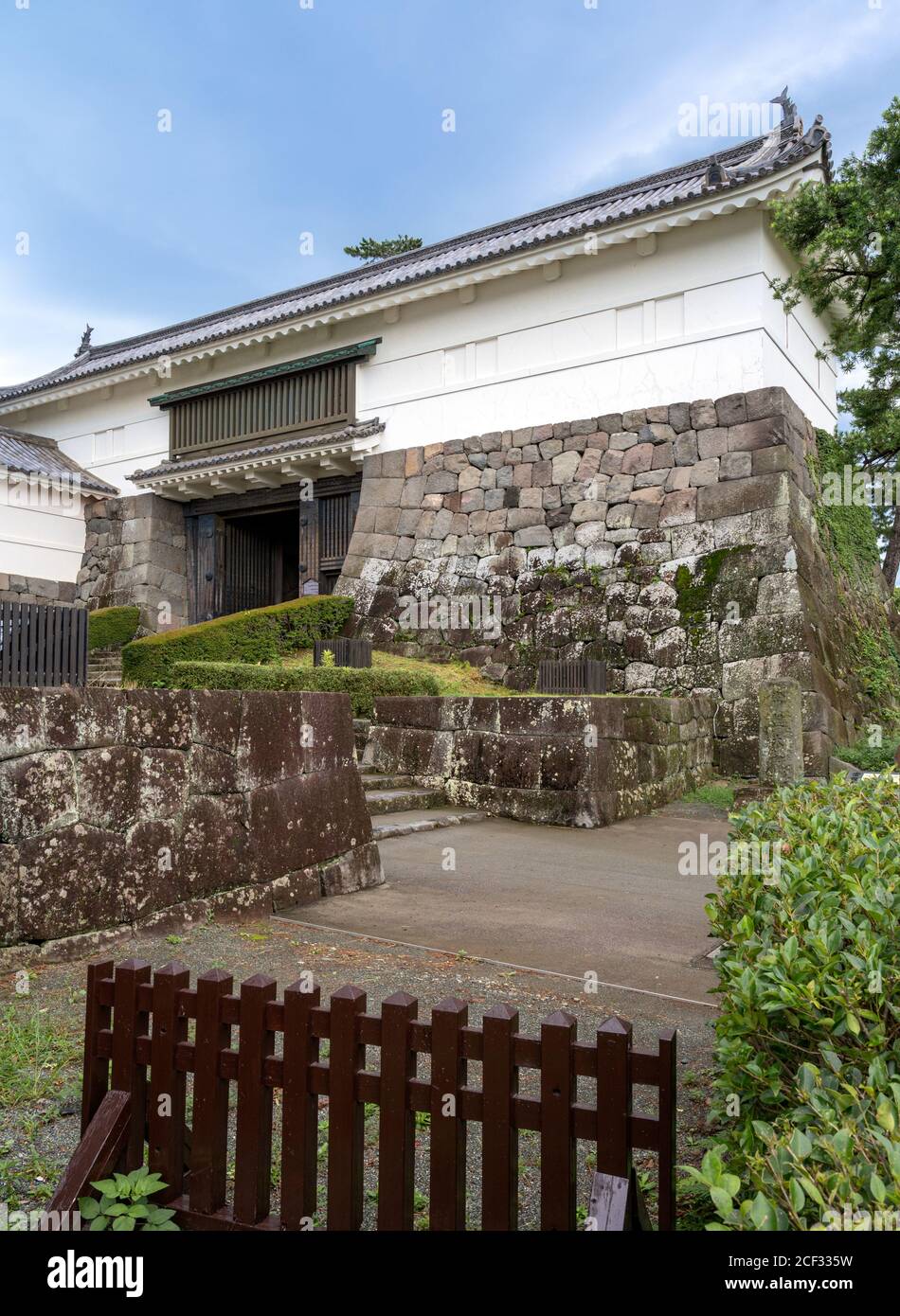 Japanese castle gate hi-res stock photography and images - Alamy