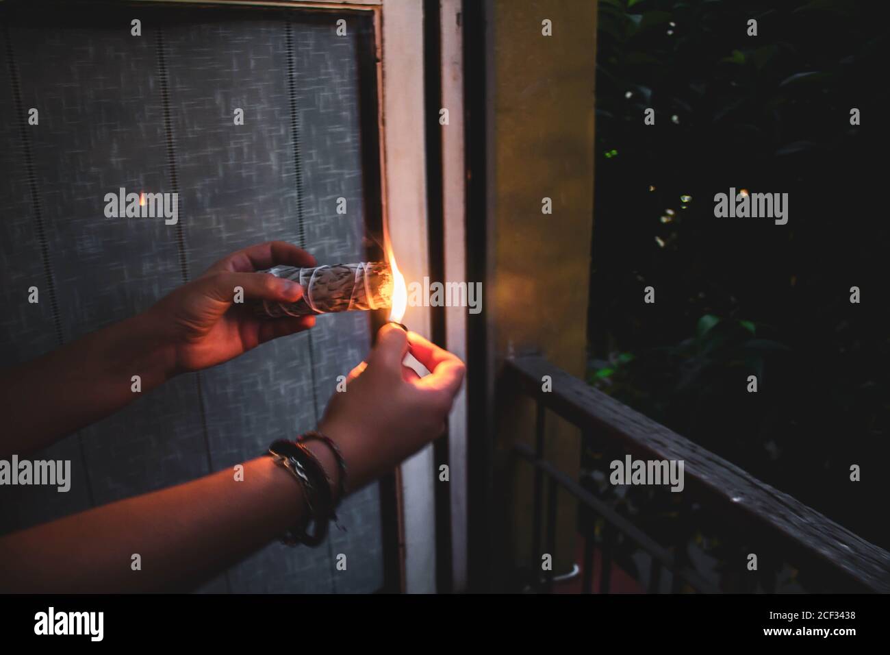 Sage burning hi-res stock photography and images - Alamy