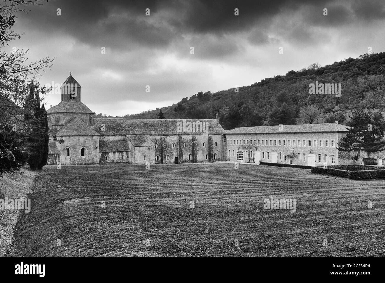 Abbaye Notre-Dame de Senanque in France Stock Photo - Alamy