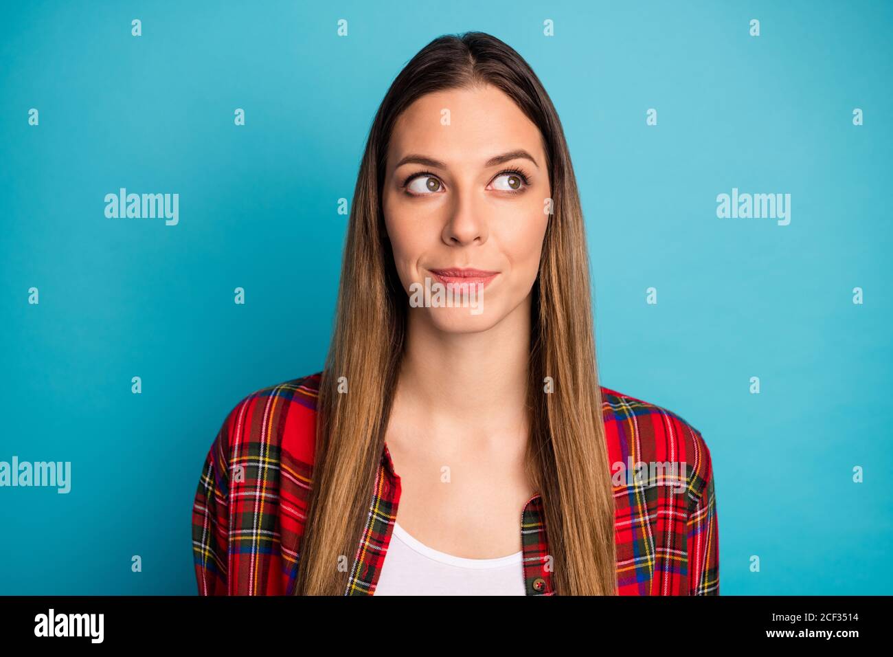 Close-up portrait of nice attractive pretty lovely curious brainy long ...