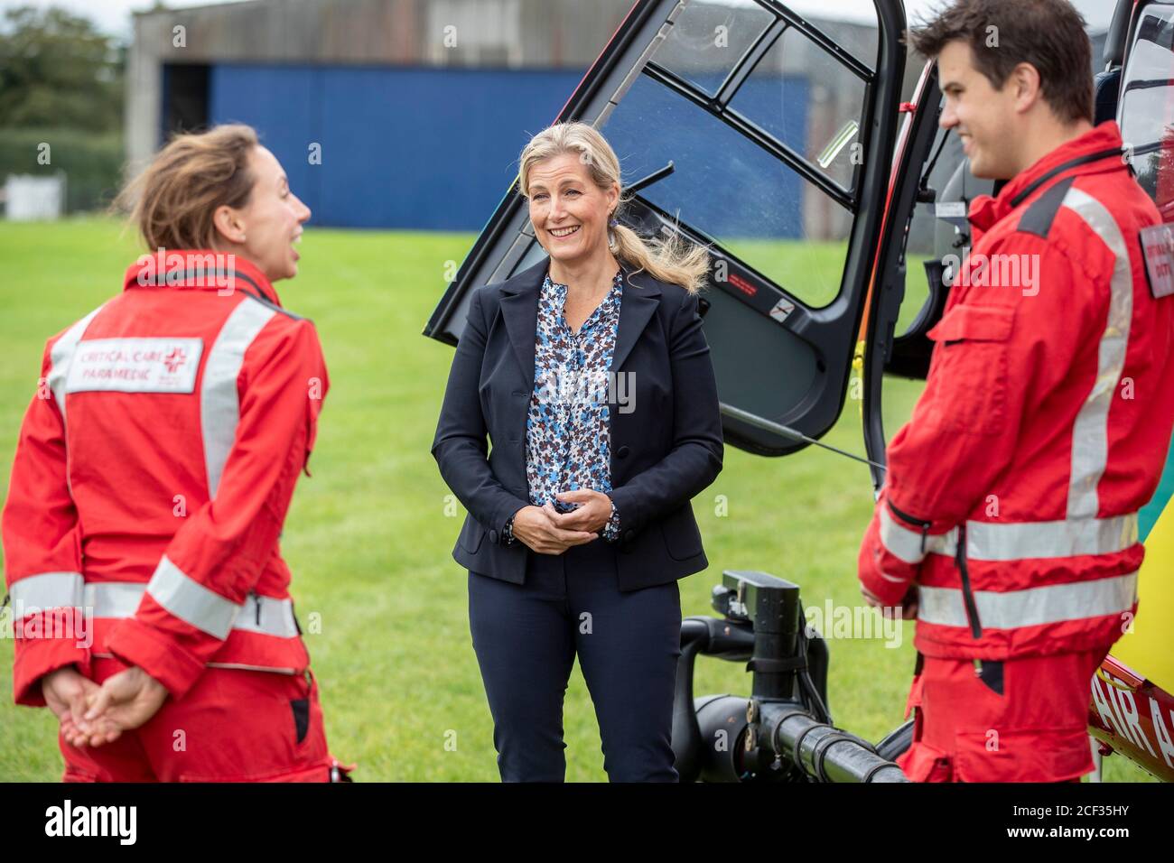 Paramedic hannah hirst hi-res stock photography and images - Alamy