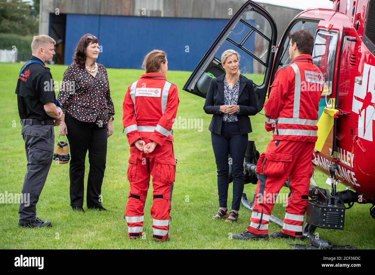 Paramedic hannah hirst hi-res stock photography and images - Alamy
