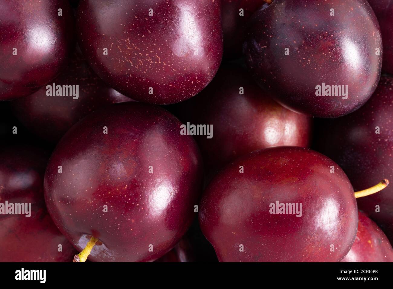 plums texture background. Fresh plums top view Stock Photo - Alamy