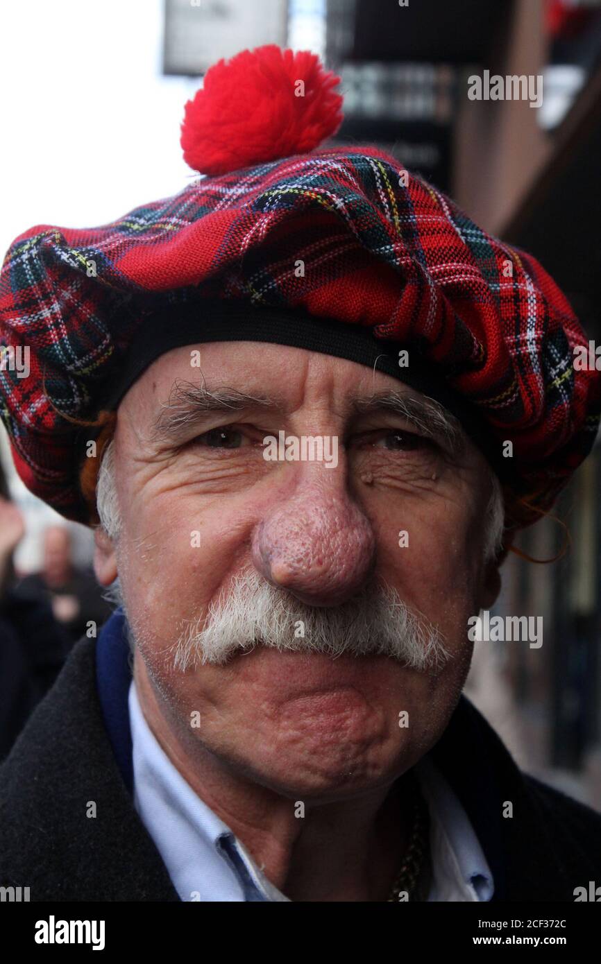 Tam o shanter hat hi-res stock photography and images - Alamy