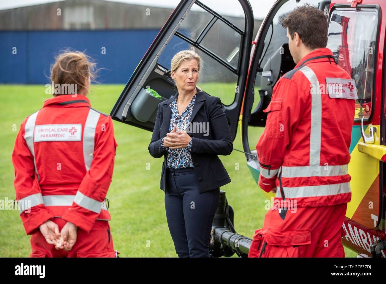 Paramedic hannah hirst hi-res stock photography and images - Alamy