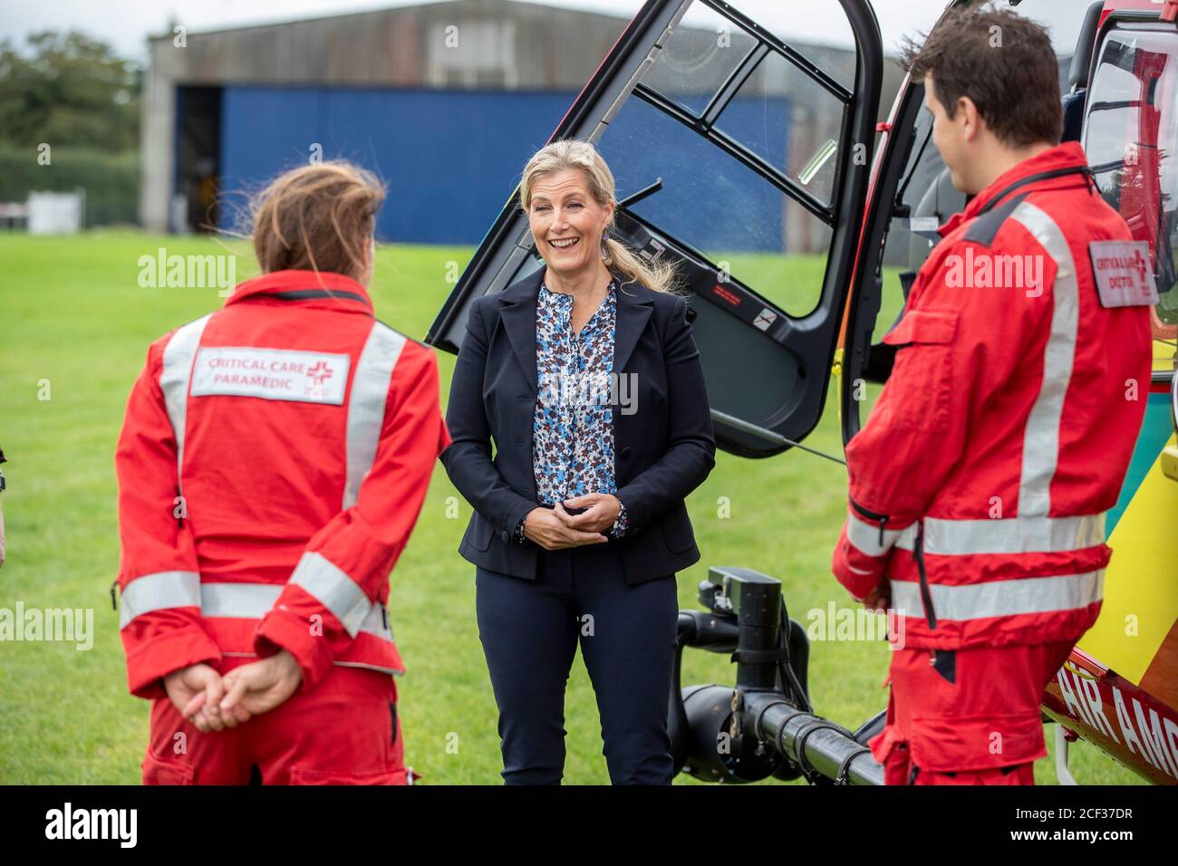 Paramedic hannah hirst hi-res stock photography and images - Alamy