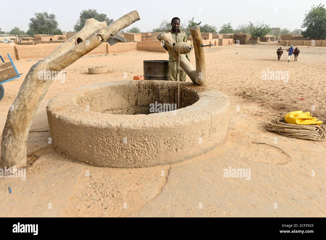 Water well pulley africa hi-res stock photography and images - Alamy