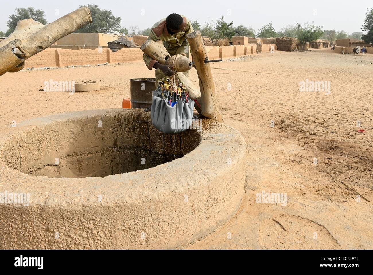 NIGER, Maradi, village Dan Bako, villager fetch water from well by ...