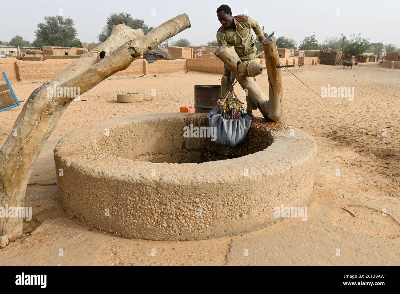 NIGER, Maradi, village Dan Bako, villager fetch water from well by ...