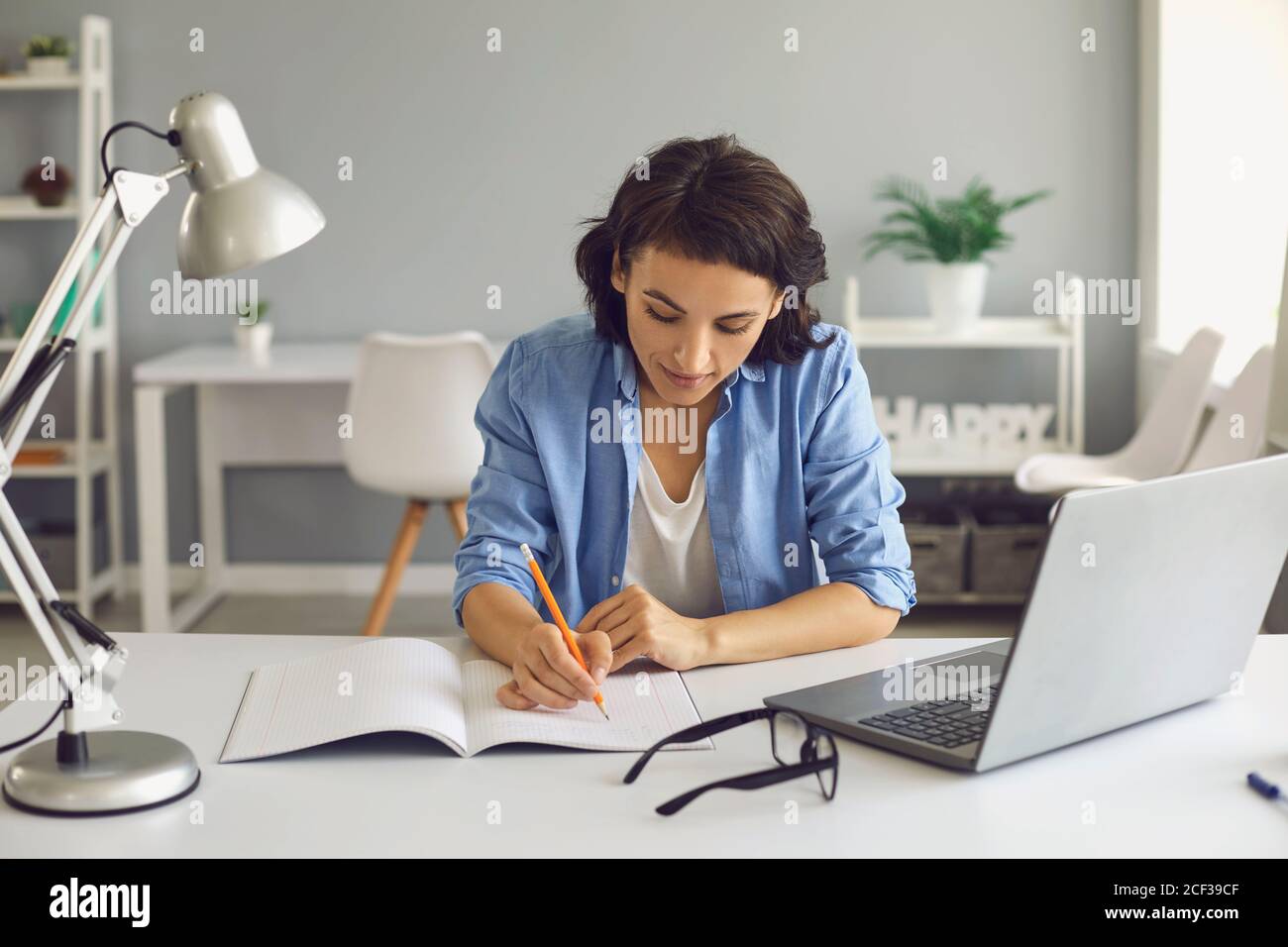 Student notes hi-res stock photography and images - Alamy