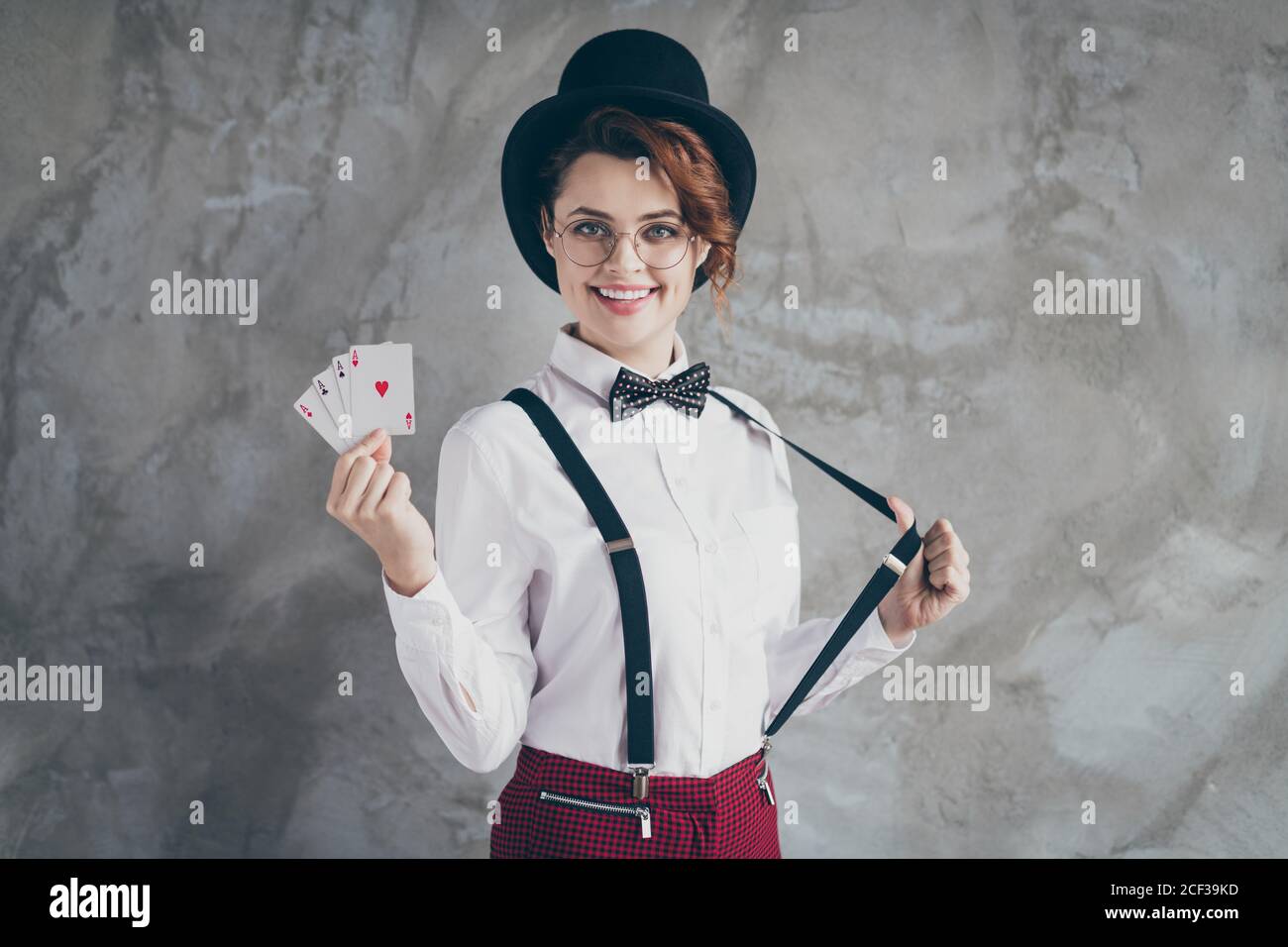 Female croupier hi-res stock photography and images - Alamy
