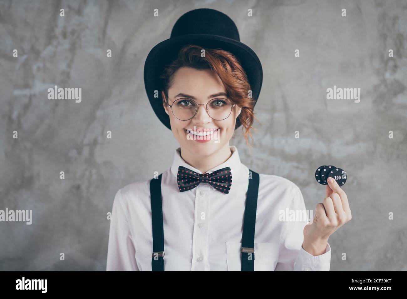 Female croupier hi-res stock photography and images - Alamy