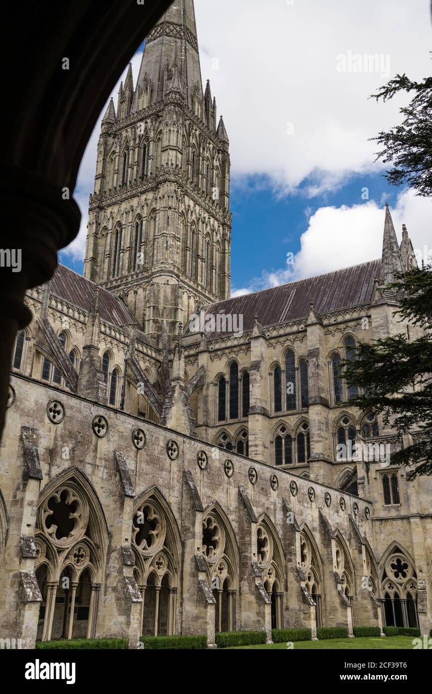 Gothic cloisters hi-res stock photography and images - Alamy