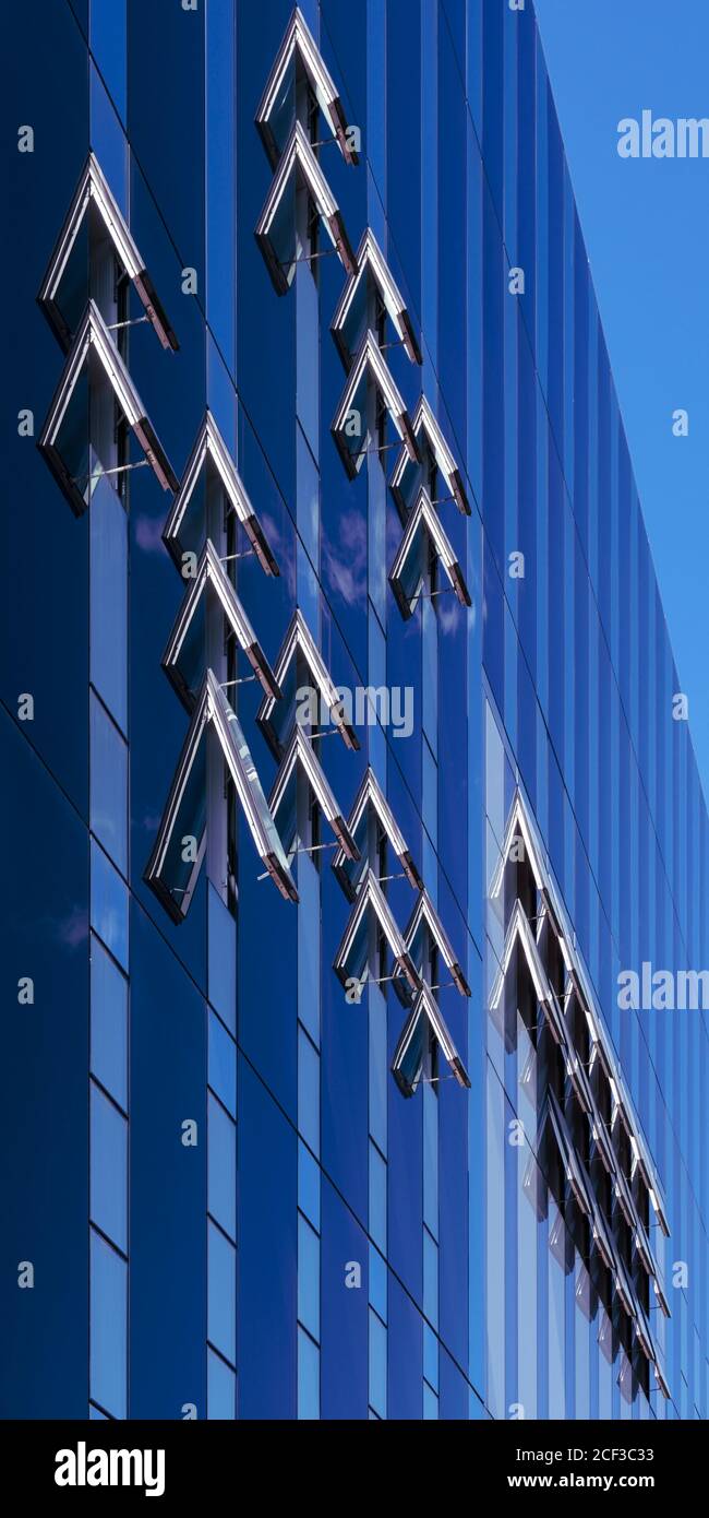 Cube modern council building hi-res stock photography and images - Alamy