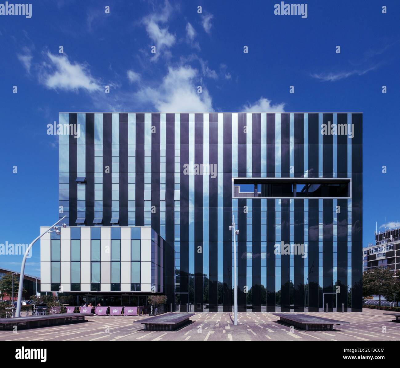 Cube modern council building hi-res stock photography and images - Alamy