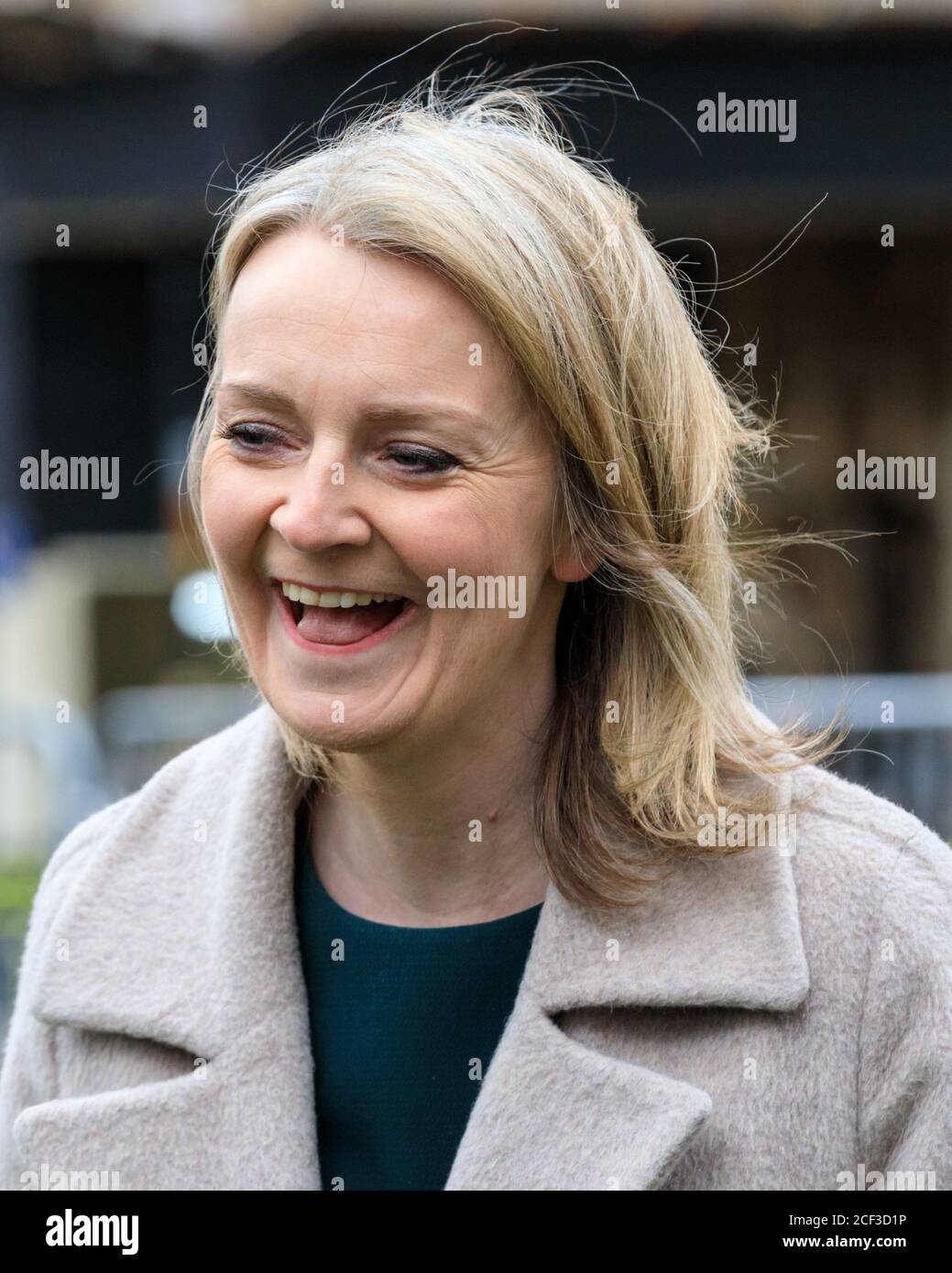 Woman close laugh laughs laughing hi-res stock photography and images ...